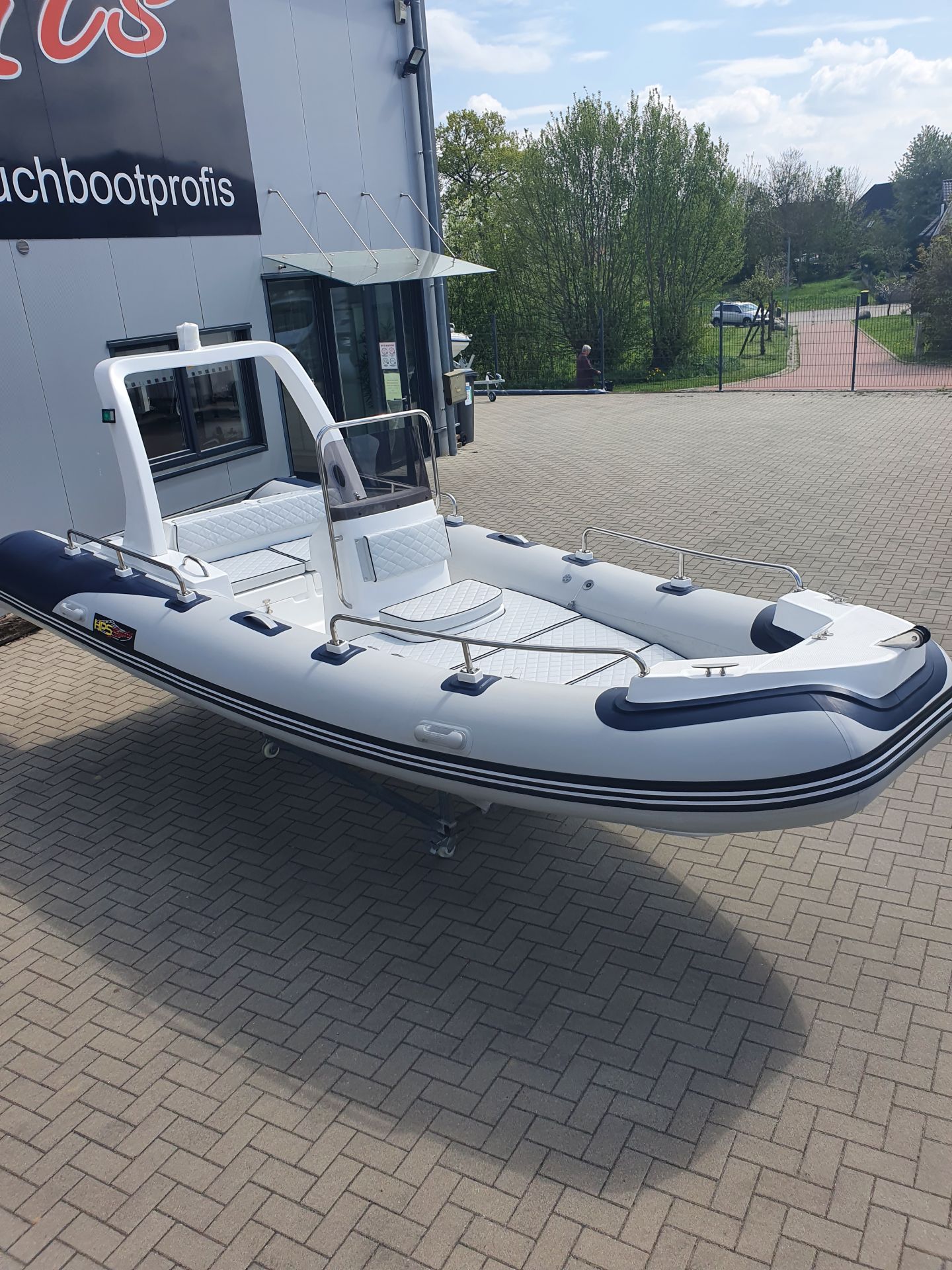 Rib Schlauchboot 5,40m x 2,20mm mit 100 PS Yamaha und Trailer | SW11378